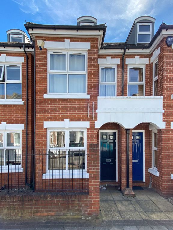 4 bed terraced house to rent in Cathles Road, London SW12, £4,400 pcm ...