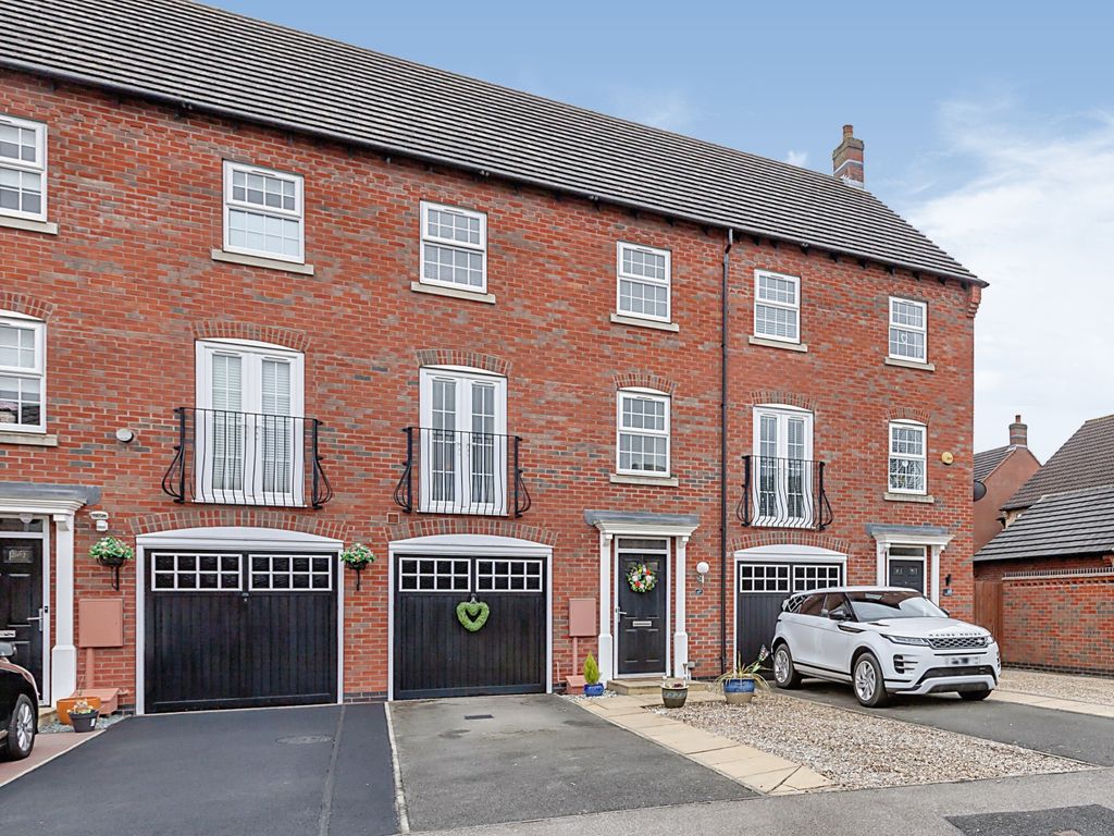 4 bed town house for sale in Lady Hay Road, Leicester, Leicestershire ...