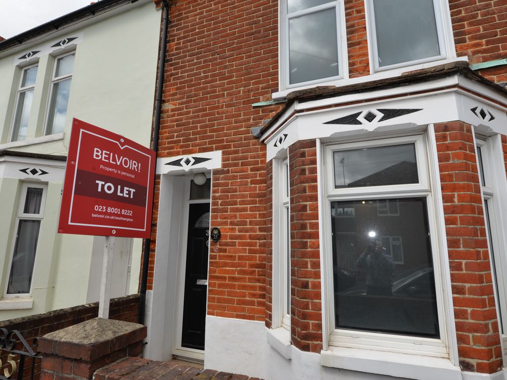 2 bed terraced house to rent in Grove Road, Southampton SO15 - Zoopla