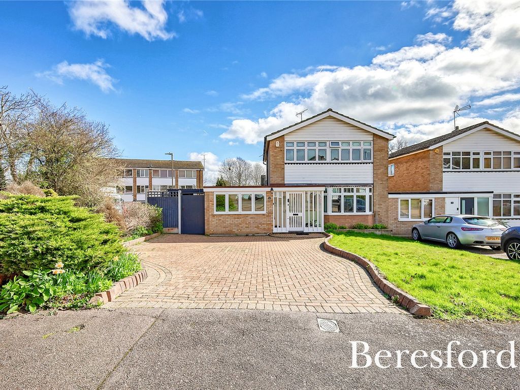 3 bed detached house for sale in Barrington Court, Hutton CM13, £ ...