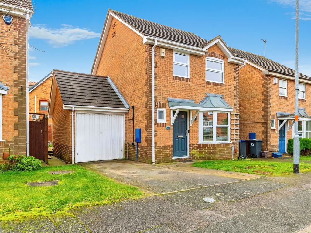3 Bed Link Detached House For Sale In Lambrook Drive Northampton Nn4