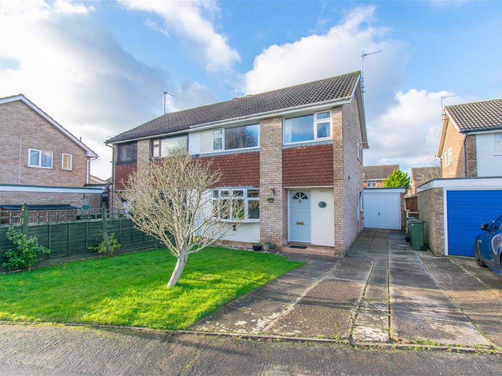 3 Bed Semi Detached House For Sale In Blakesley Road Wigston Le18 £