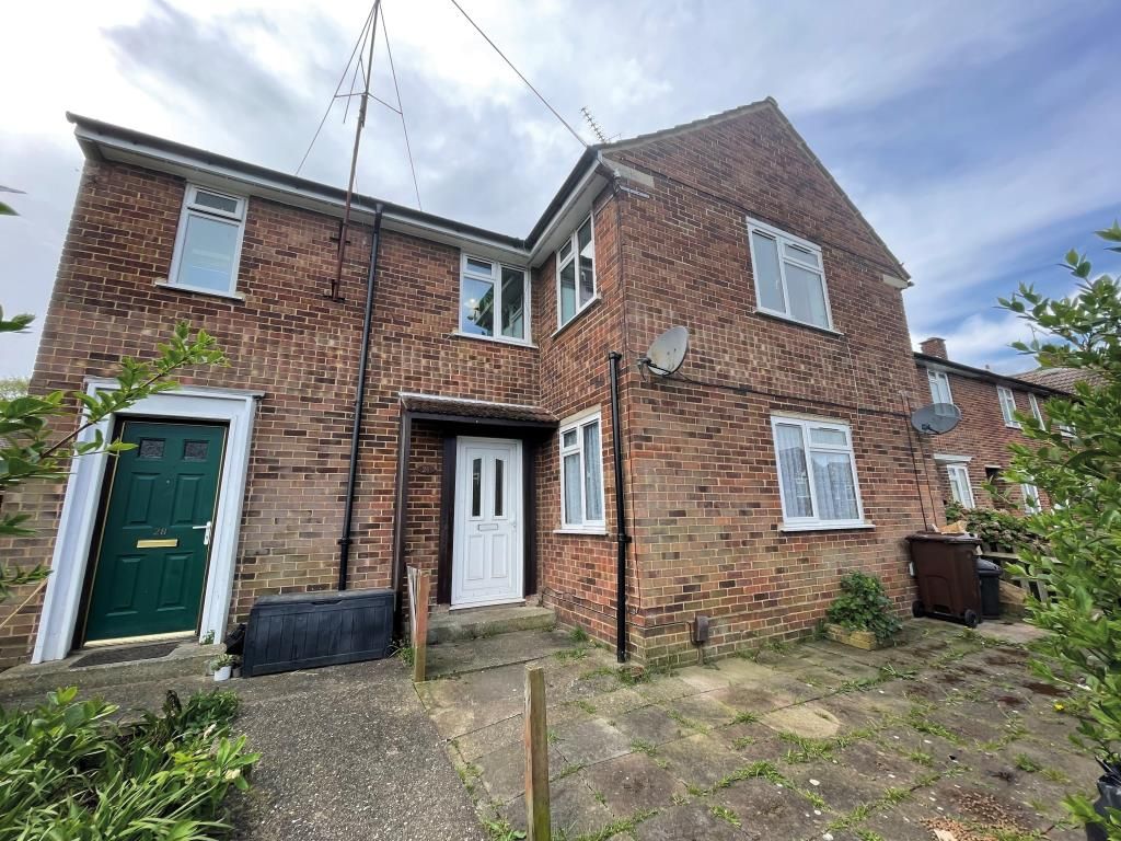 2 Bed Flat For Sale In 26 Rolvenden Avenue Gillingham Kent Me8 £