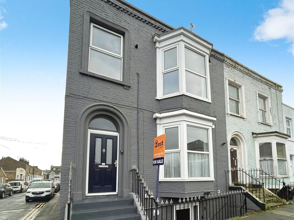 2 bed flat for sale in Addington Street, Margate CT9, £180,000 - Zoopla