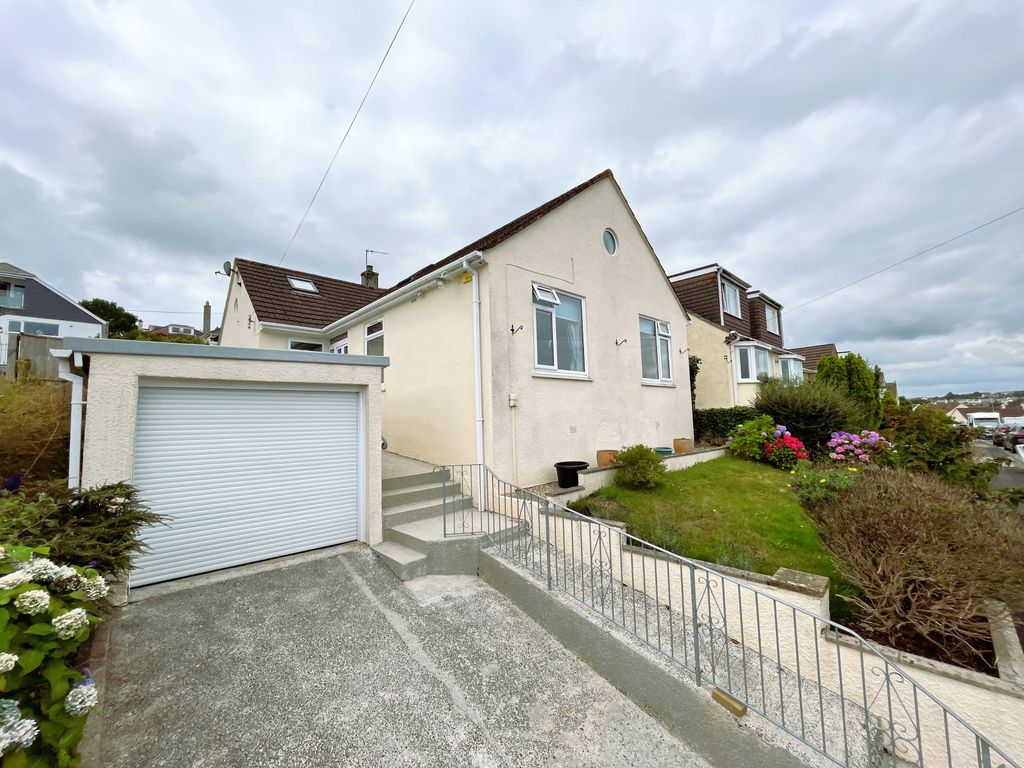 3 Bed Detached Bungalow For Sale In Deer Park Saltash Pl12 £375 000