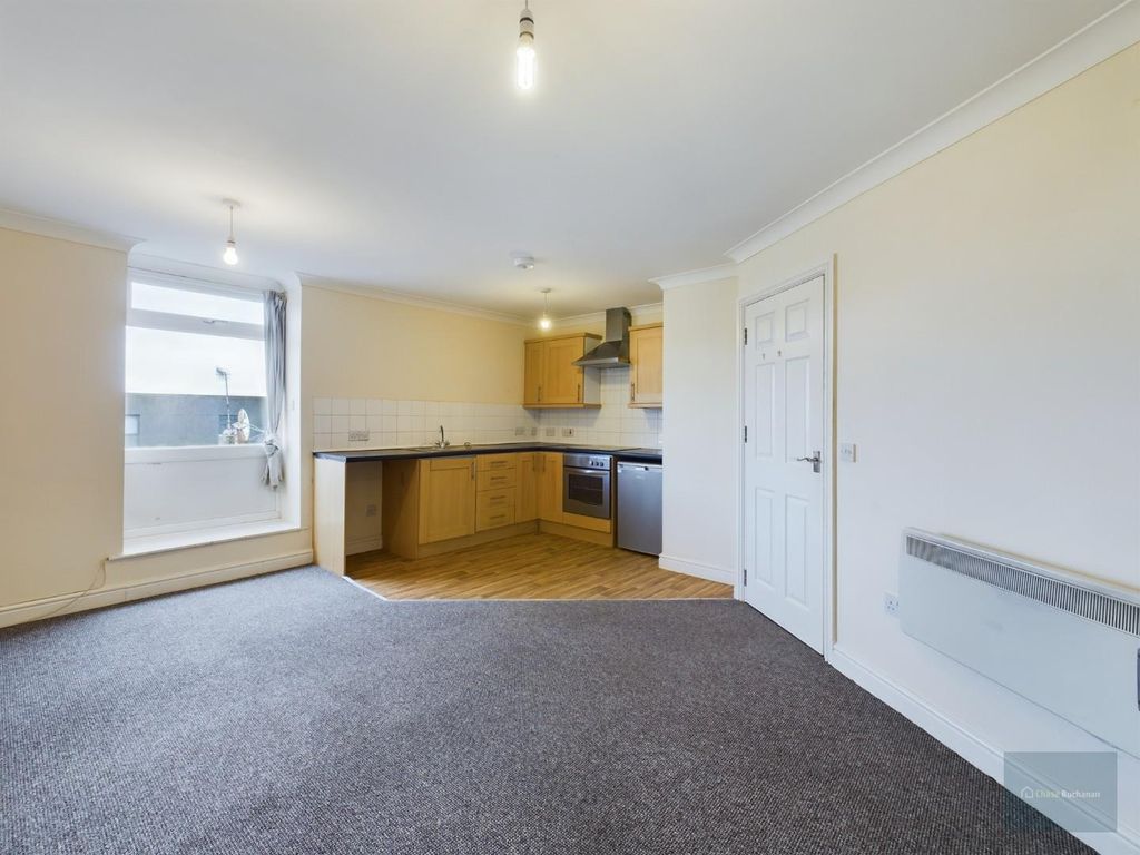 2 bed flat to rent in Mutley Plain, Plymouth, Devon PL4, £750 pcm - Zoopla