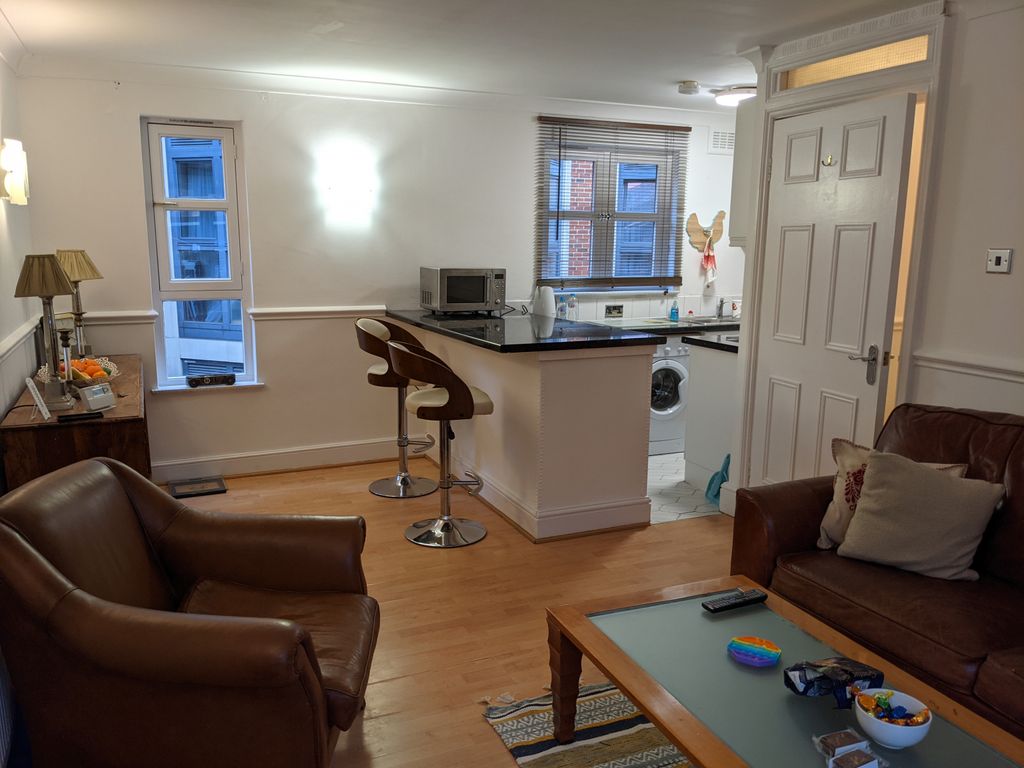 1 bed flat to rent in Garden Terrace, London SW1V - Zoopla