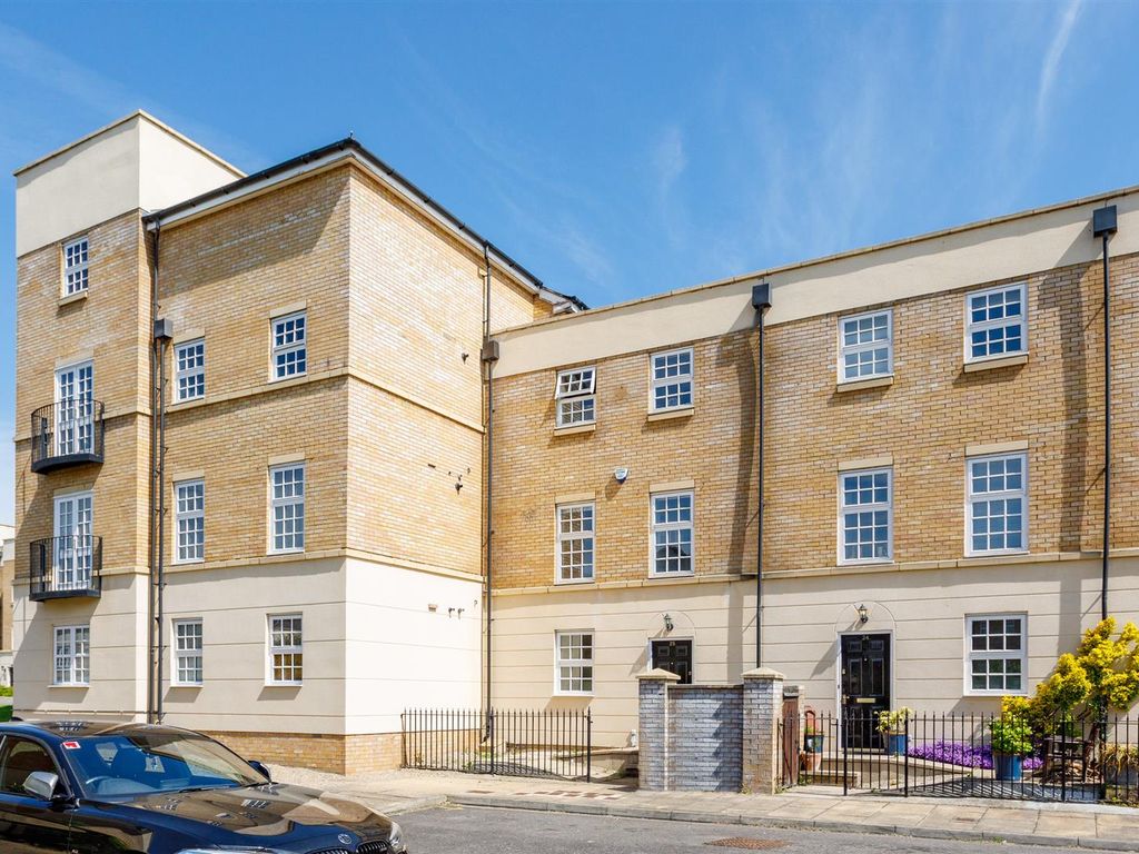 4 bed town house for sale in Bishopfields Drive, York YO26 - Zoopla