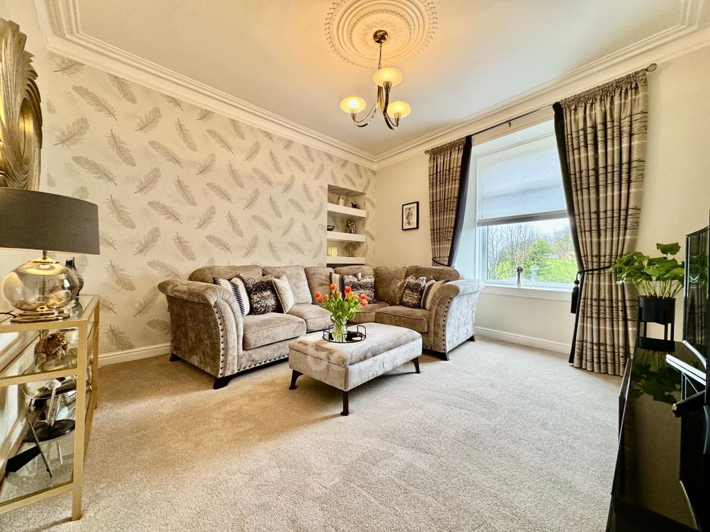 2 bed flat for sale in Grahamfield Place, Beith KA15, £72,500 - Zoopla