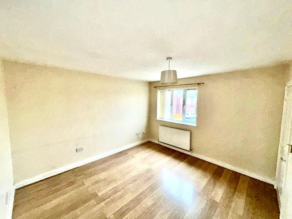 1 bed flat to rent in Highgate Court, Goldthorpe, Rotherham S63, £575 ...