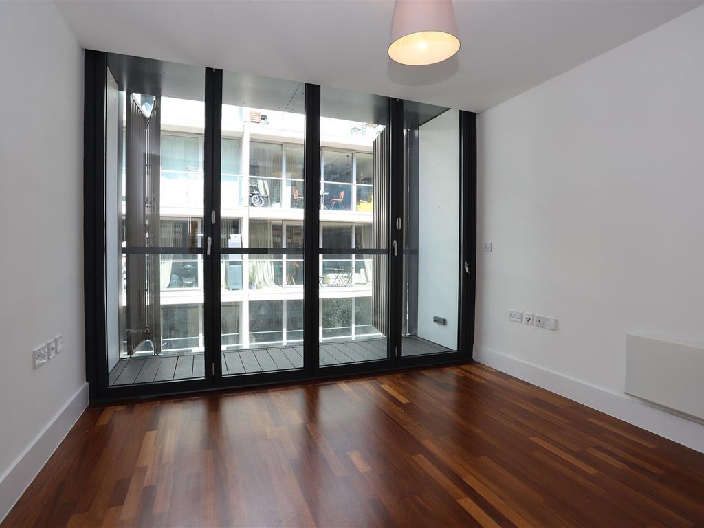 1 bed flat to rent in Burton Place, Manchester M15, £900 pcm - Zoopla