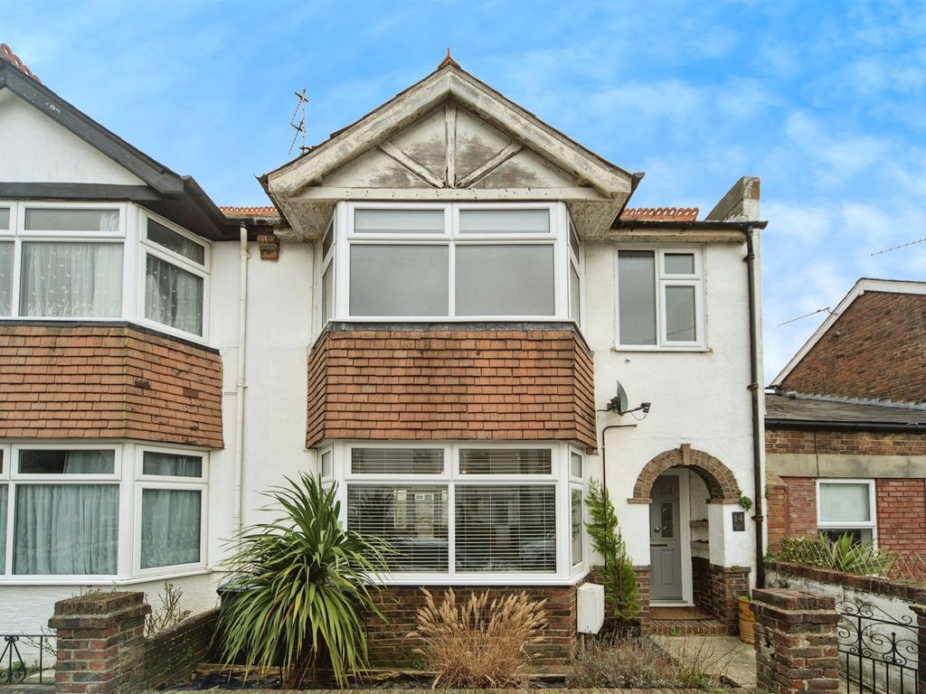 3 Bed End Terrace House For Sale In Hanover Road Eastbourne Bn22 £