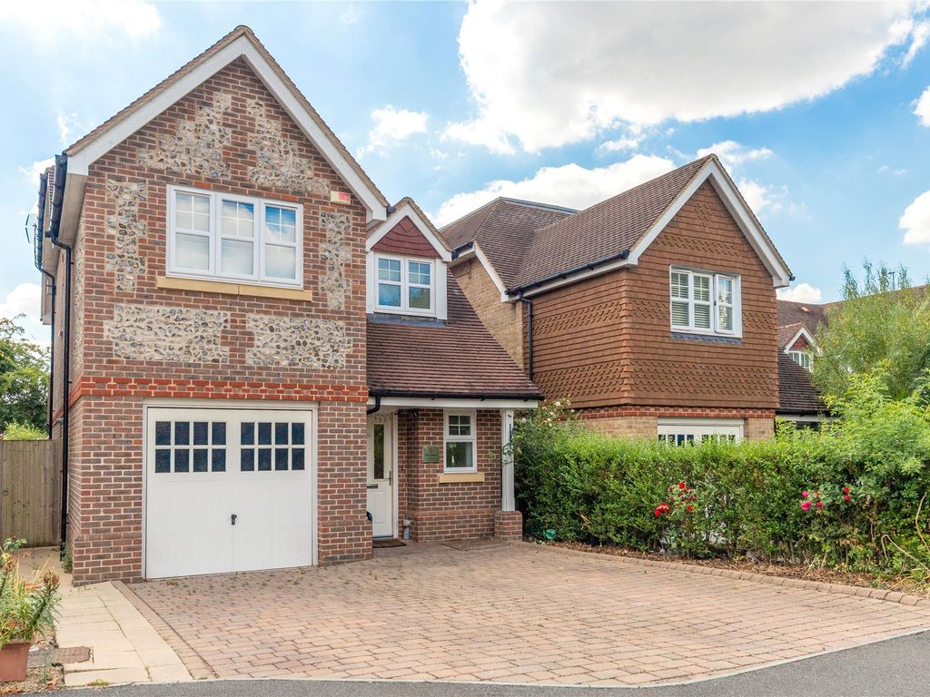 4 Bed Detached House For Sale In Williamson Close Winnersh Wokingham