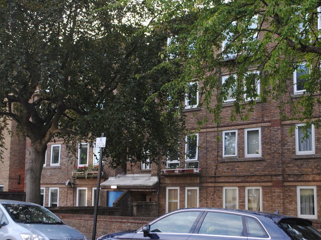 4 bed flat to rent in Hilldrop Crescent, Holloway/Camden Town N7, £ ...
