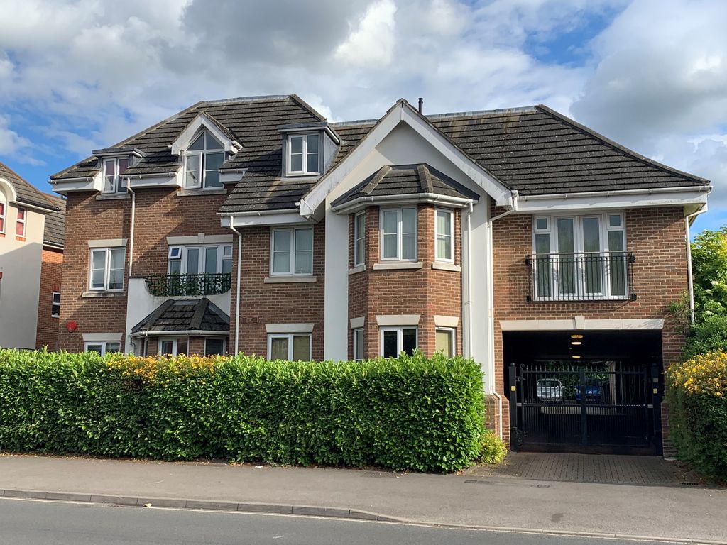 2 bed flat for sale in Goldsworth Road, Woking GU21 - Zoopla