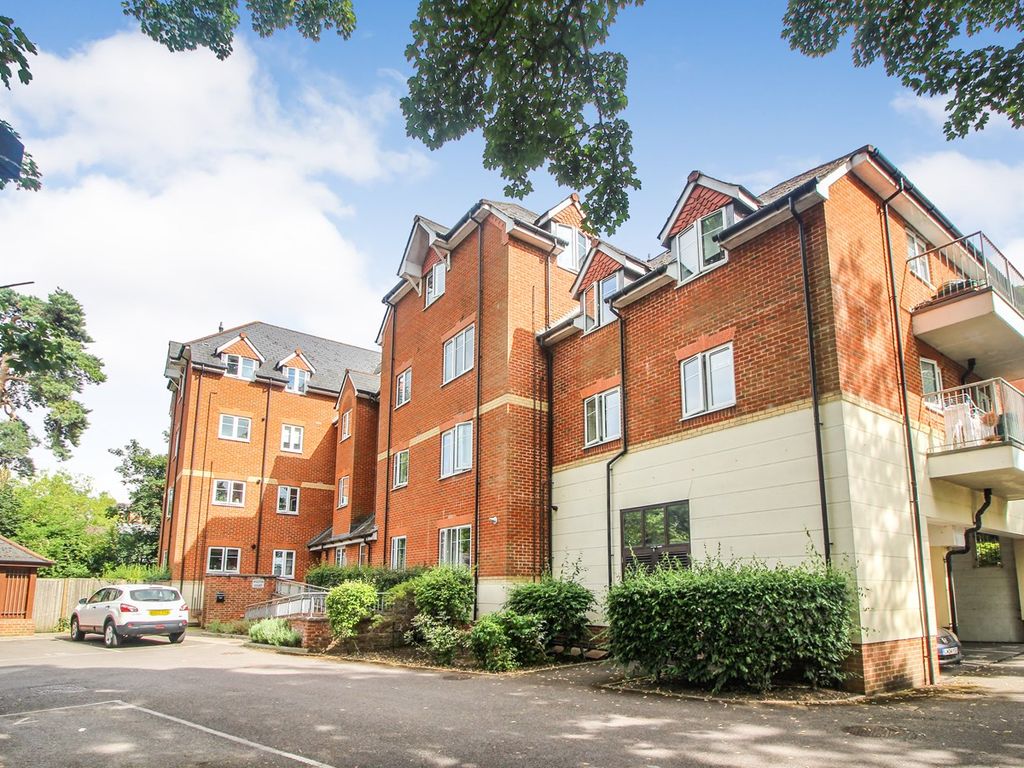 2 bed flat for sale in Connaught Road, Reading RG30 - Zoopla