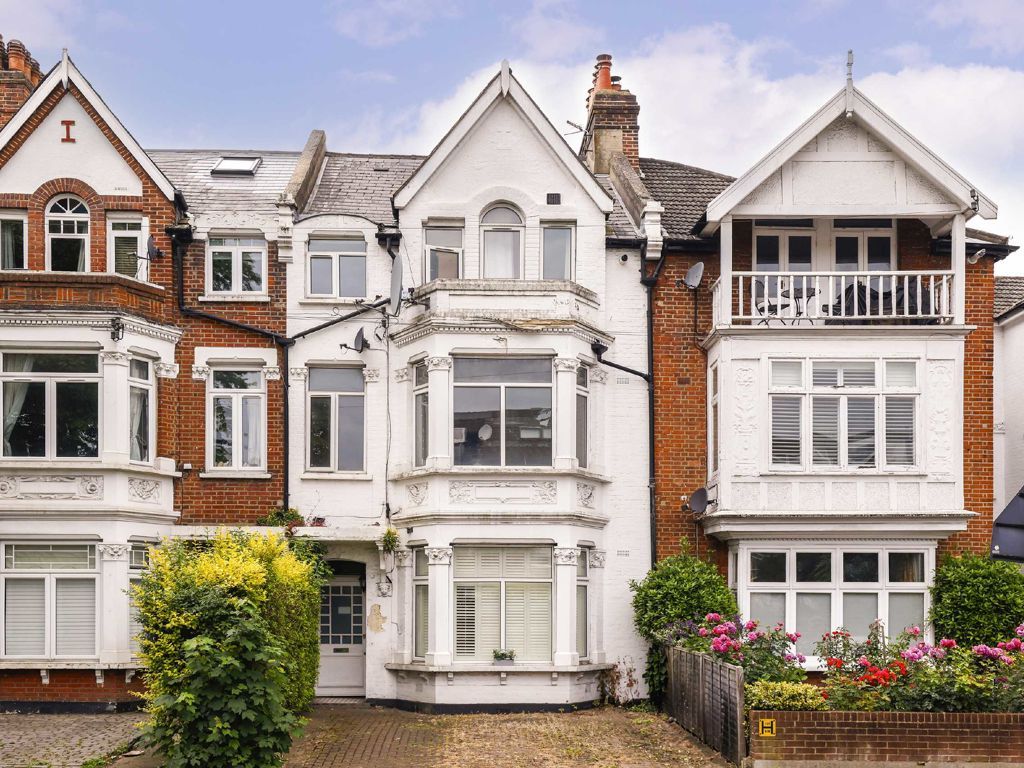 3 bed flat for sale in Thornton Avenue, London SW2, £425,000 - Zoopla