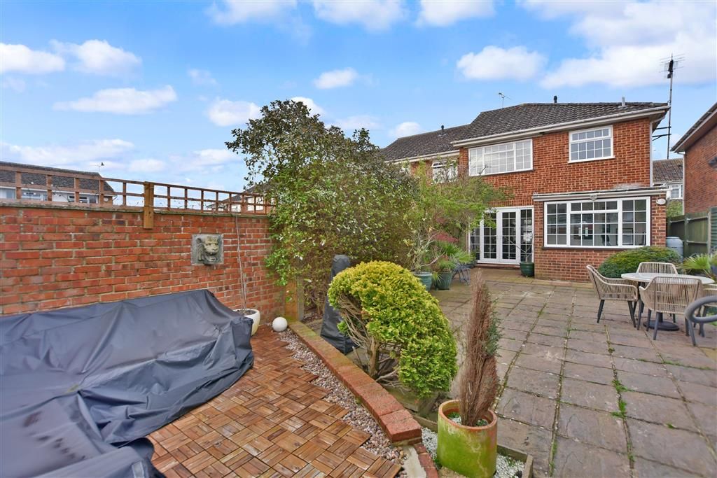 3 Bed End Terrace House For Sale In Collingwood Walk Sittingbourne