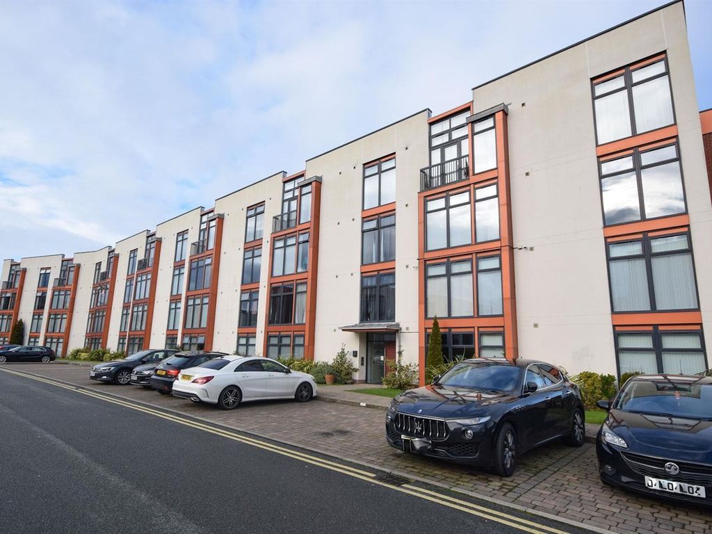 2 bed flat to rent in Lauriston Close, Sharston, Wythenshawe ...