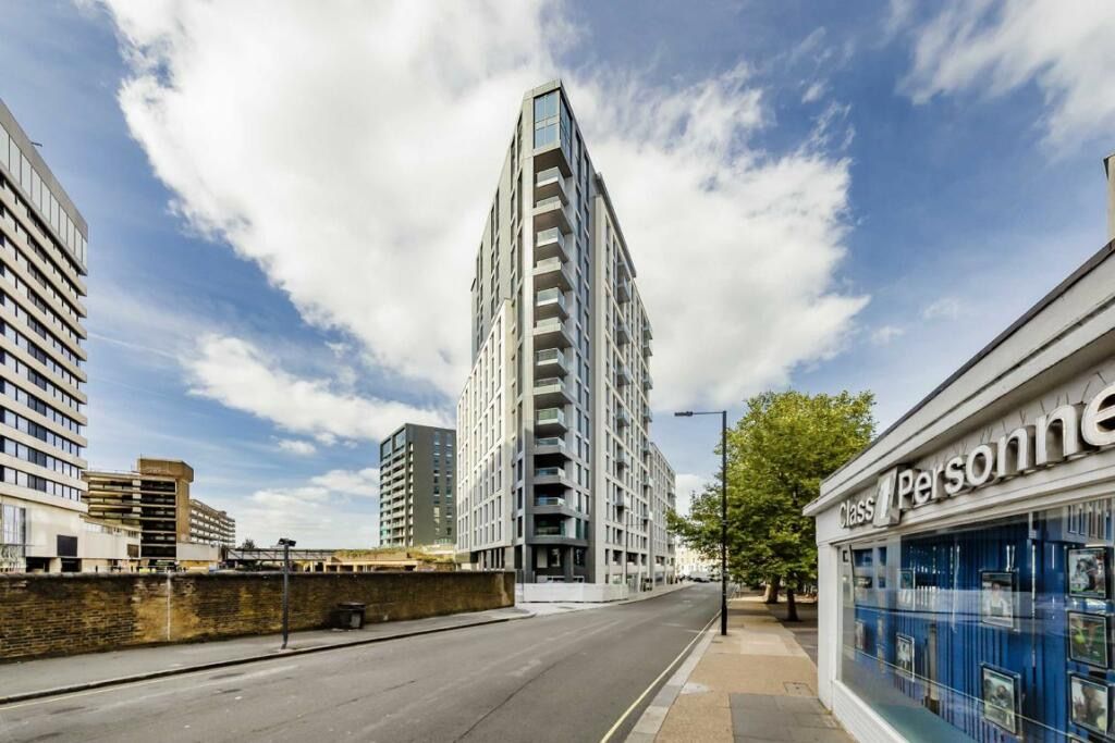 2 bed flat for sale in Beadon Road, London W6, £875,000 - Zoopla
