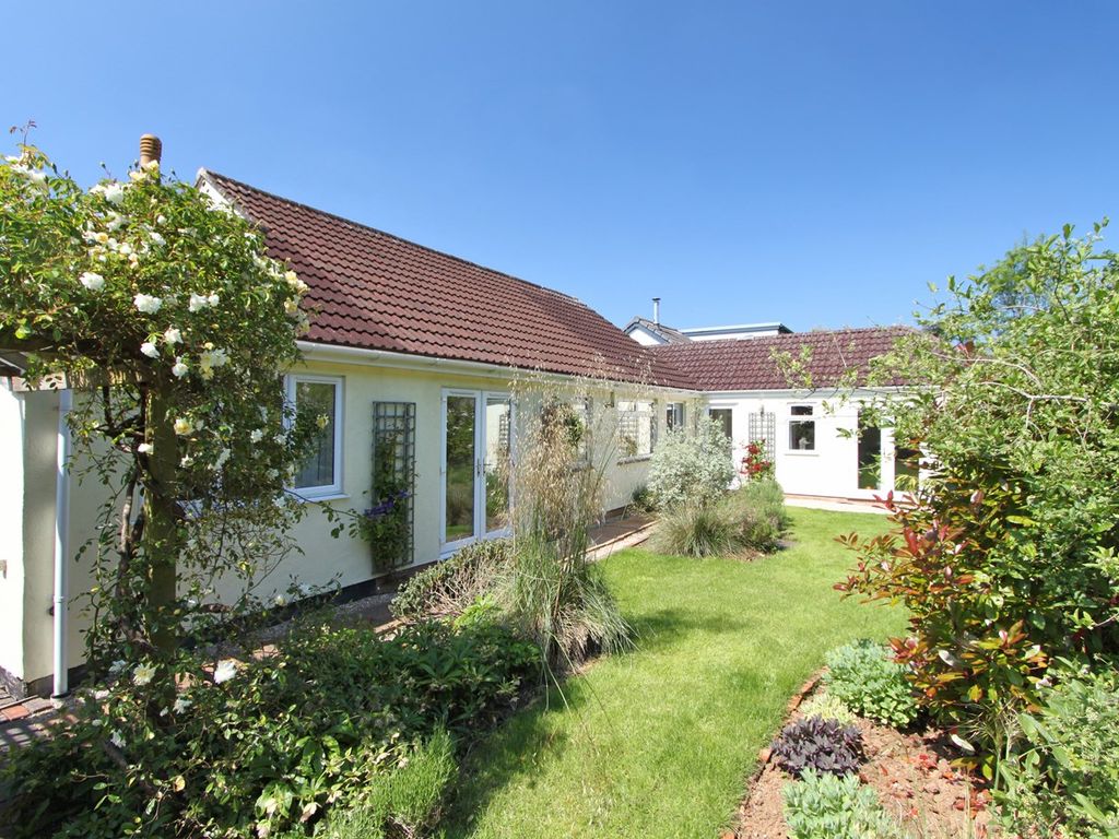 3 bed detached bungalow for sale in Rudgeway Park, Rudgeway BS35, £ ...