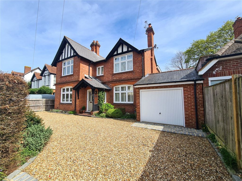 4 Bed Detached House For Sale In Crescent Road Wokingham Berkshire