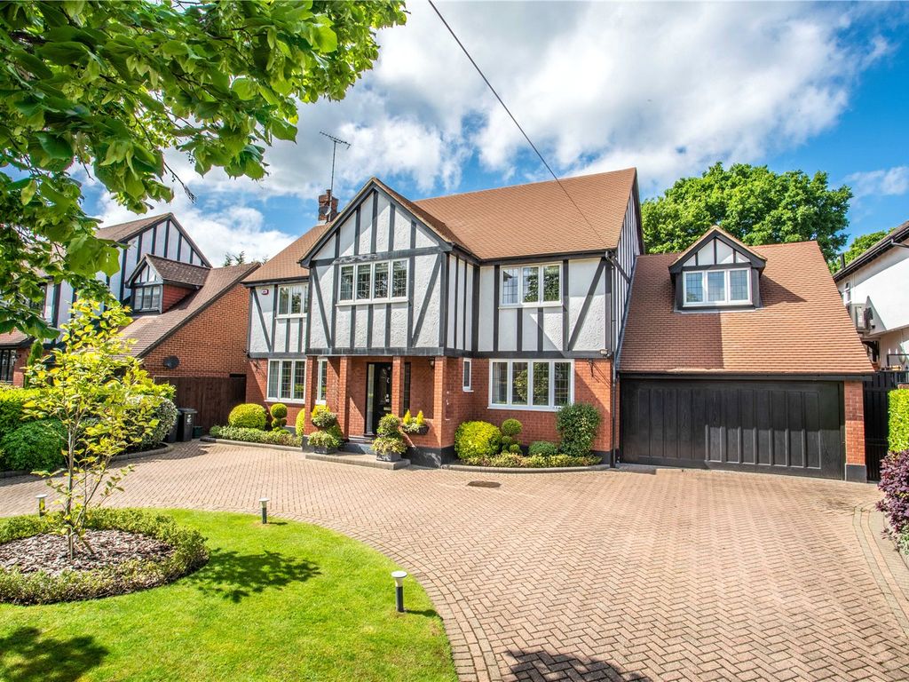 5 bed detached house for sale in Little Plucketts Way, Buckhurst Hill ...