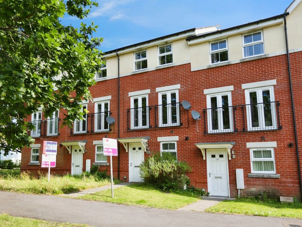 3 bed town house for sale in Pandora Close, Locks Heath, Southampton ...