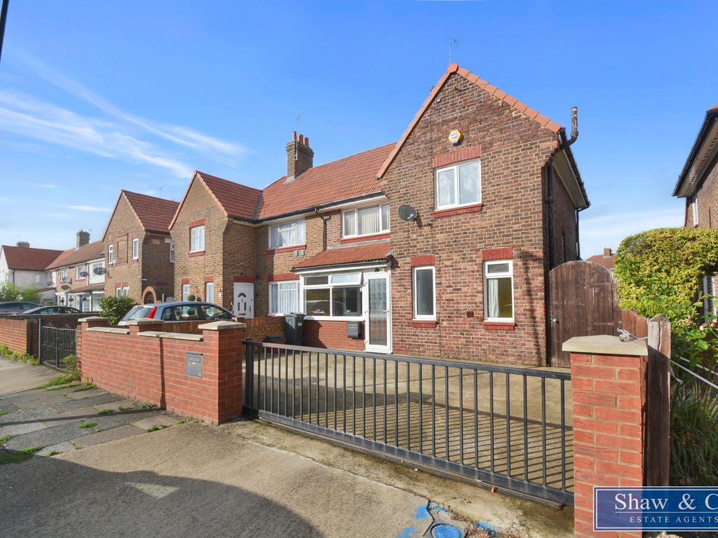 3 Bed Semi Detached House For Sale In Queenswood Avenue Hounslow Tw3