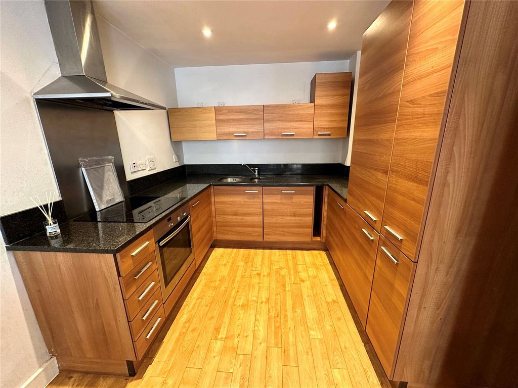 2 bed flat to rent in Merchants Place, Reading, Berkshire RG1, £1,500 ...