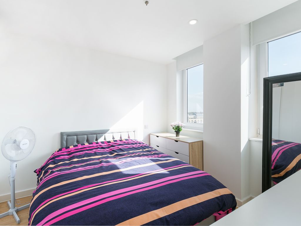 2 bed flat to rent in Trafford House, Cherrydown East, Basildon SS16, £ ...