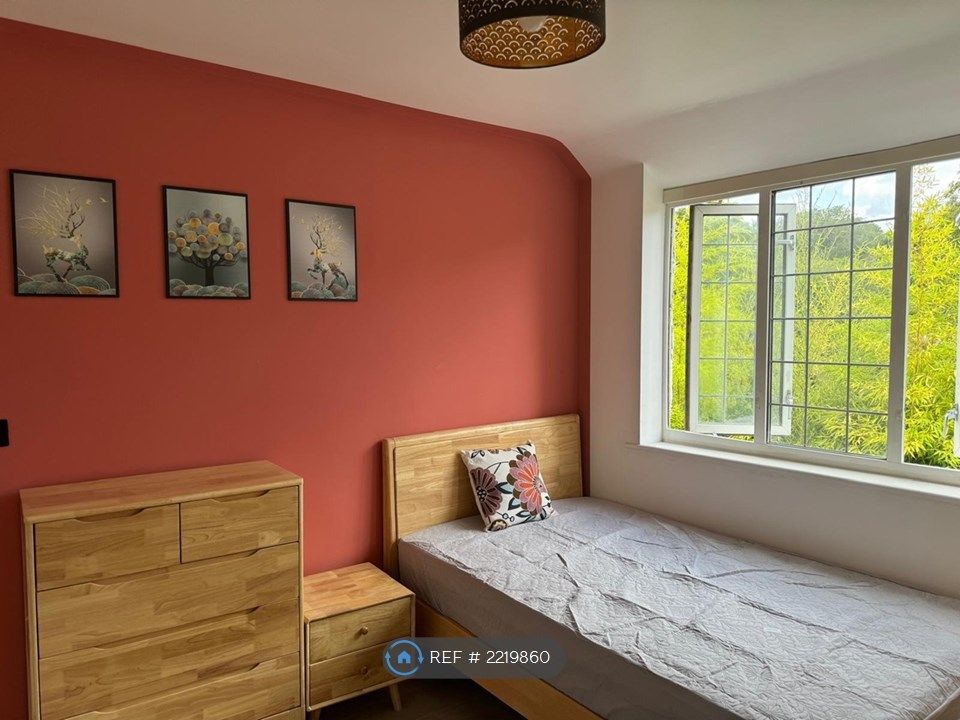 Studio to rent in Quality Street, Merstham, Redhill RH1, £1,050 pcm ...