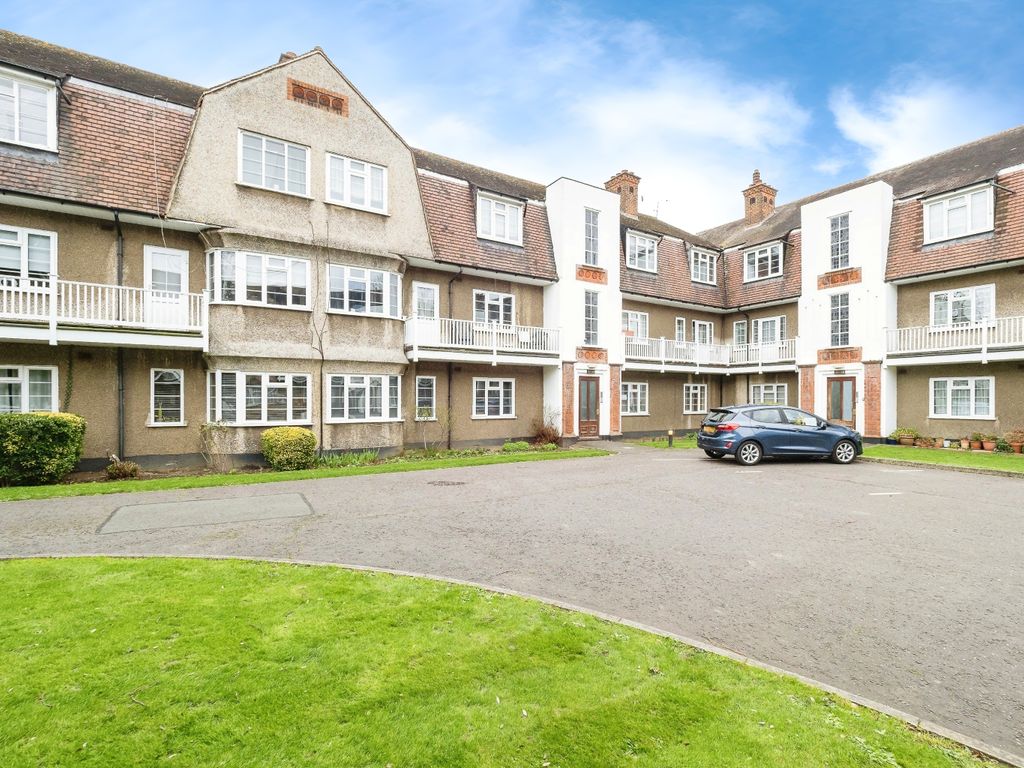 2 bed flat for sale in Upminster Road, Hornchurch RM11, £280,000 - Zoopla