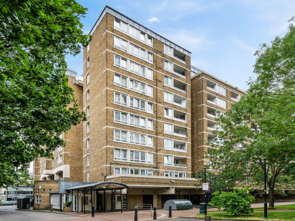 3 bed flat to rent in Peerless Street, London EC1V, £3,700 pcm - Zoopla