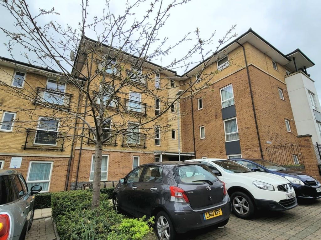 2 Bed Flat To Rent In Edison Court Franklin Avenue Watford