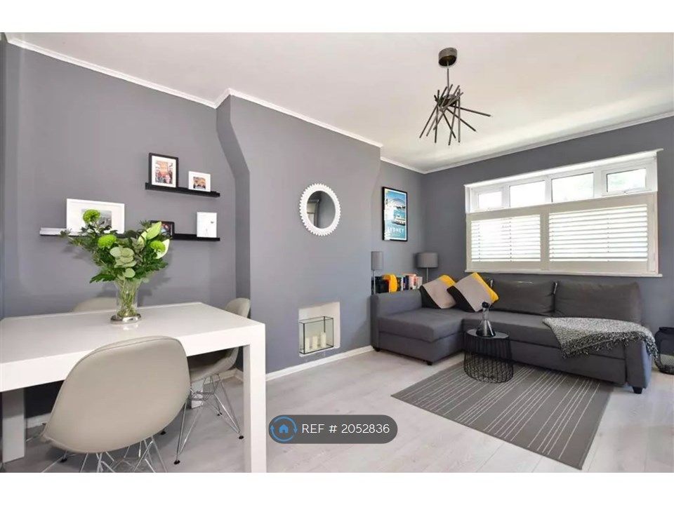 2 bed flat to rent in Althorne Gardens, London E18, £1,800 pcm - Zoopla