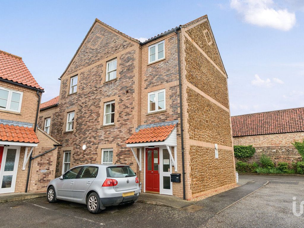 2 bed flat for sale in Old Town Close, Downham Market PE38, £130,000 ...