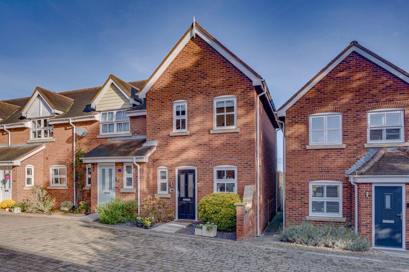 2 Bed Semi Detached House For Sale In New Inn Court Sarisbury Green
