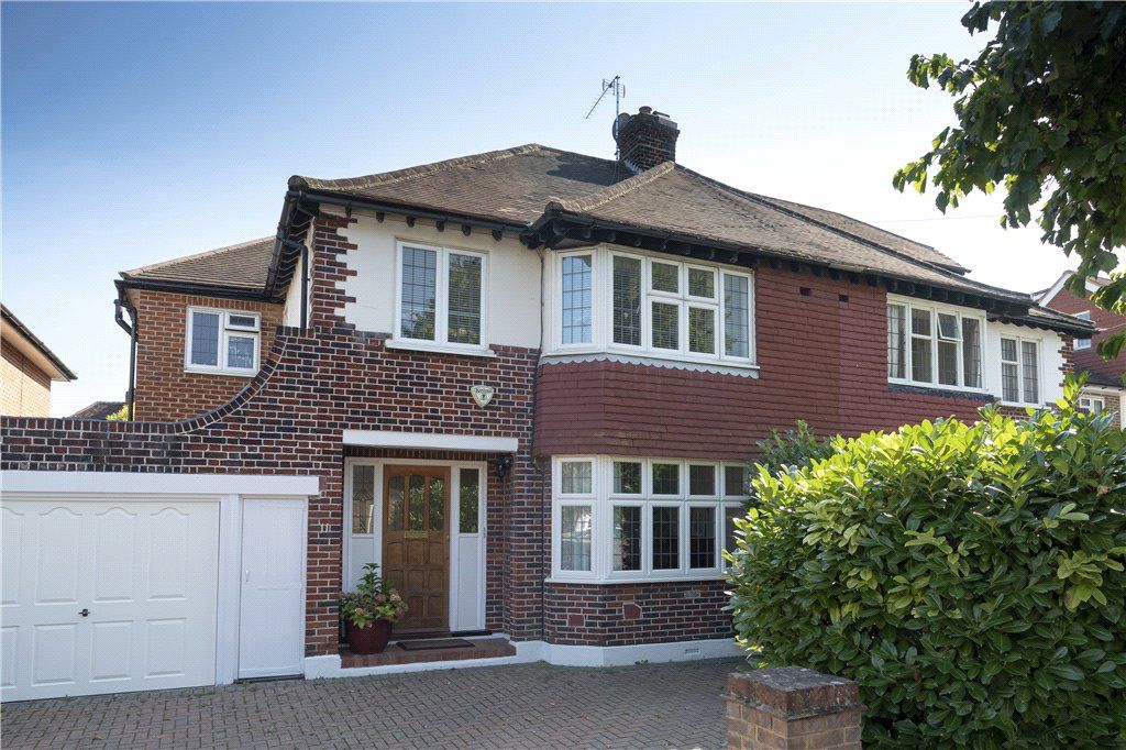 4 bed parking/garage to rent in Beverley Avenue, London SW20, £4,000 ...