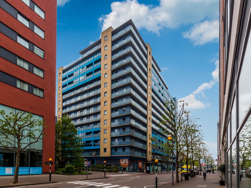 1 bed flat to rent in Western Gateway, London E16 - Zoopla