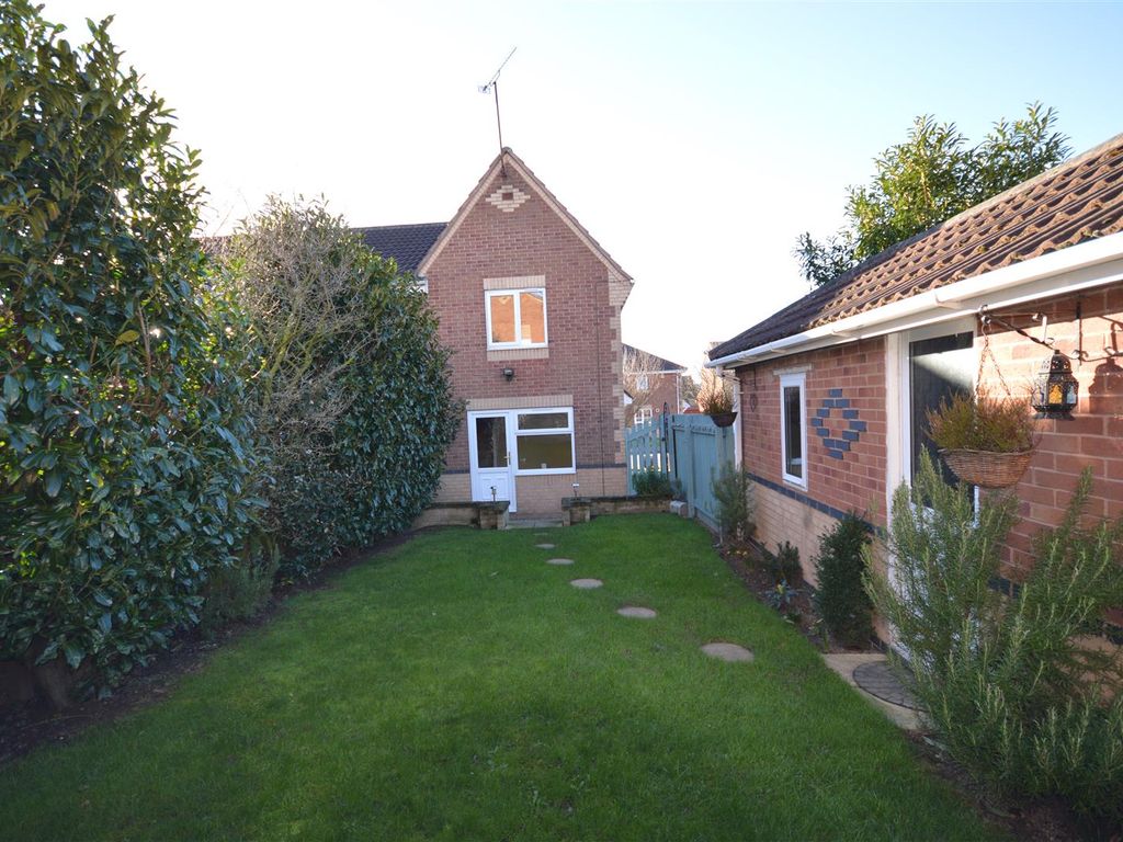 2 bed end terrace house to rent in Gartrice Gardens, Halfway S20, £750 pcm - Zoopla