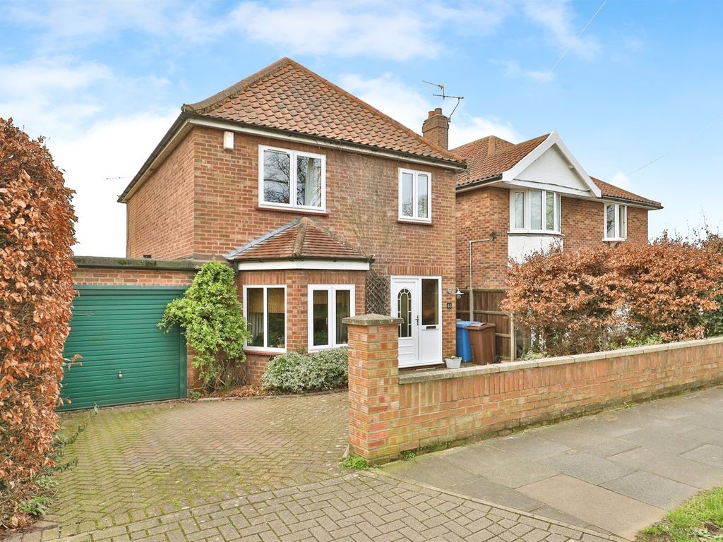4 Bed Detached House For Sale In Ipswich Road Norwich Nr4 £500 000
