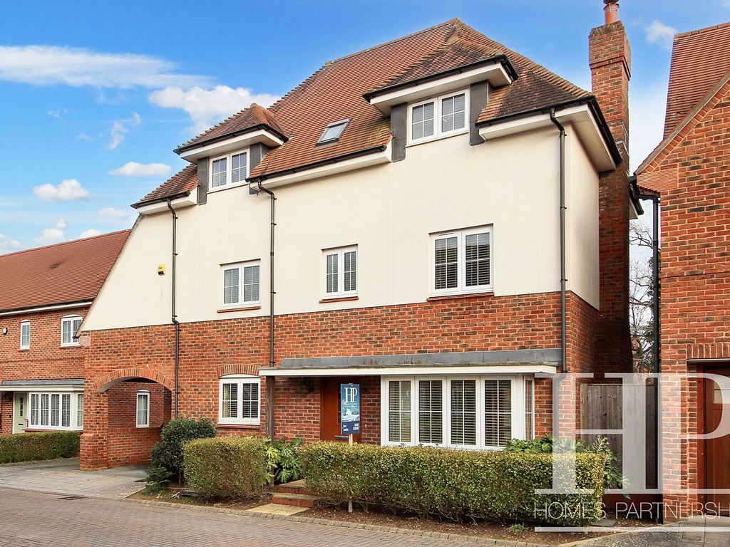 4 bed detached house for sale in Kilnwood Close, Faygate RH12, £650,000 ...