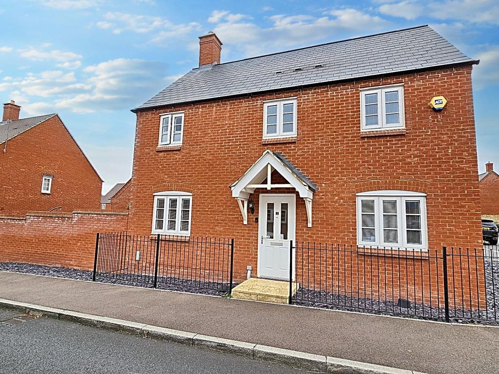 3 bed detached house for sale in Setters Way, Roade, Northampton NN7, £ ...