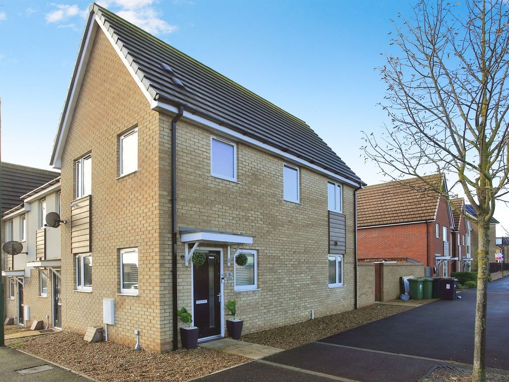 3 Bed Semi Detached House For Sale In Hampton Avenue Hampton Centre