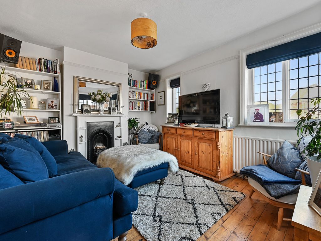 2 bed cottage for sale in Farncombe Street, Godalming GU7 - Zoopla