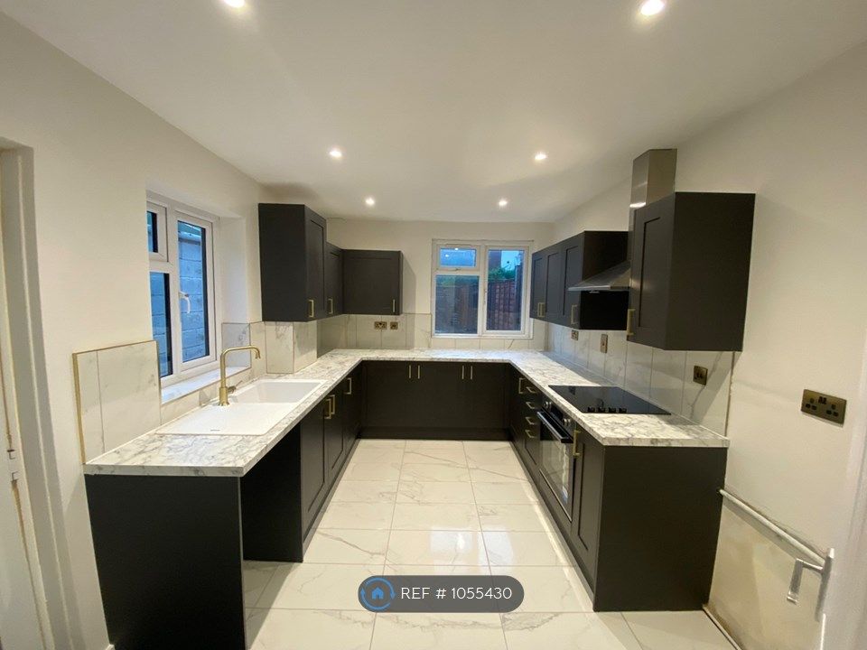 3 bed end terrace house to rent in Grove Road, Southampton SO15, £1,850 ...