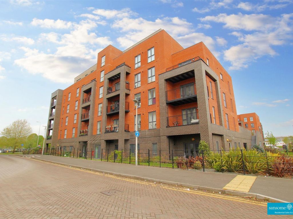 1 bed flat to rent in Nightingale Way, Reading RG30, £1,300 pcm - Zoopla