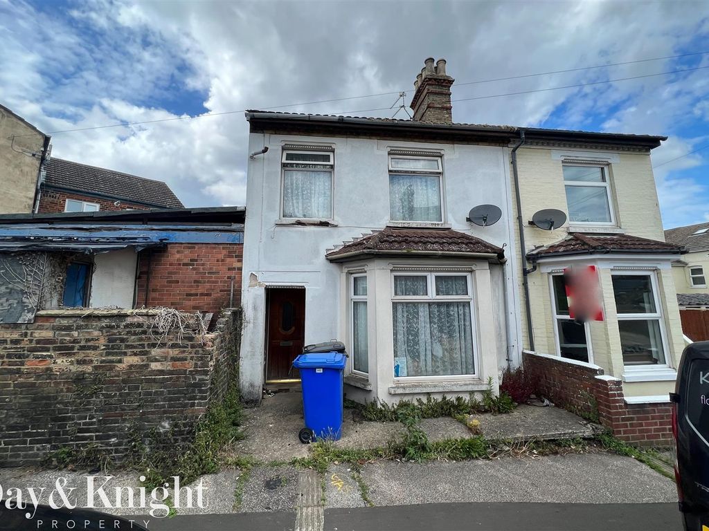 5 bed semi-detached house for sale in Richmond Road, Lowestoft NR33, £ ...