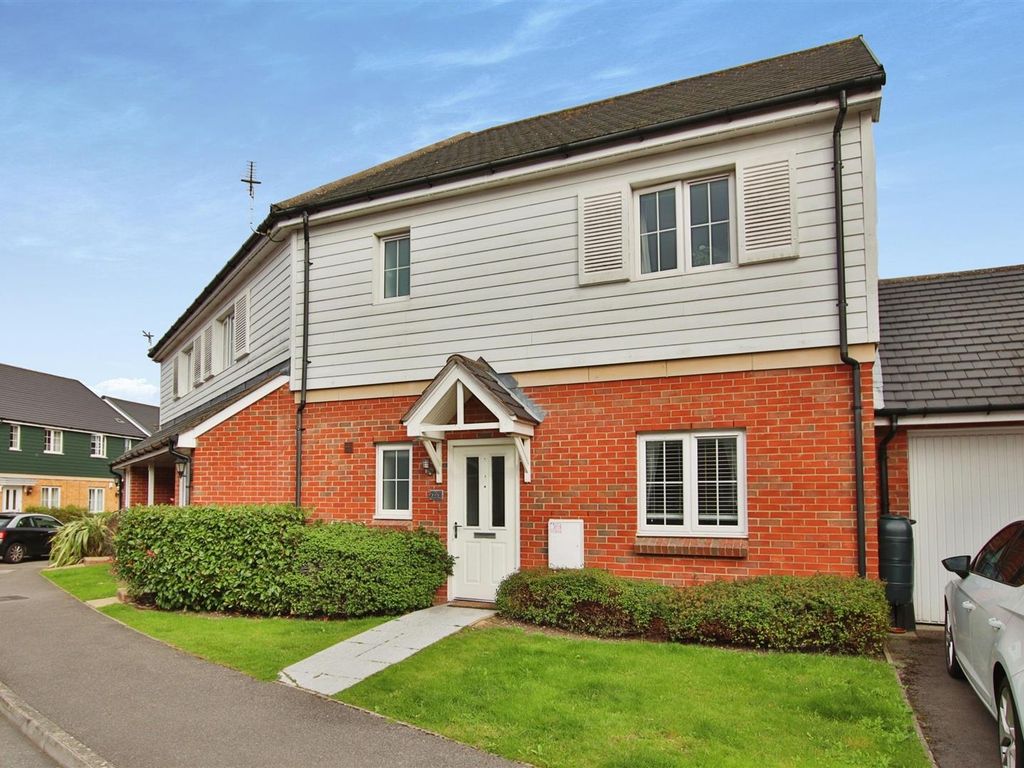 2 bed maisonette for sale in Bedford Drive, Fareham PO14, £230,000 - Zoopla